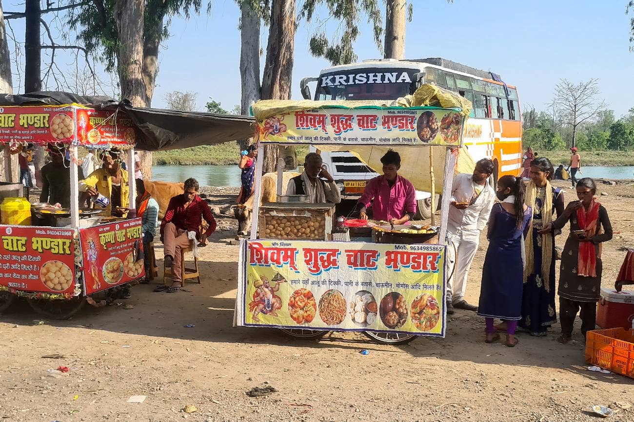 How to cross the India-Nepal border?