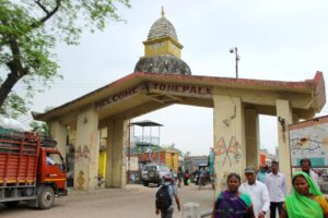 How to cross the India-Nepal border?