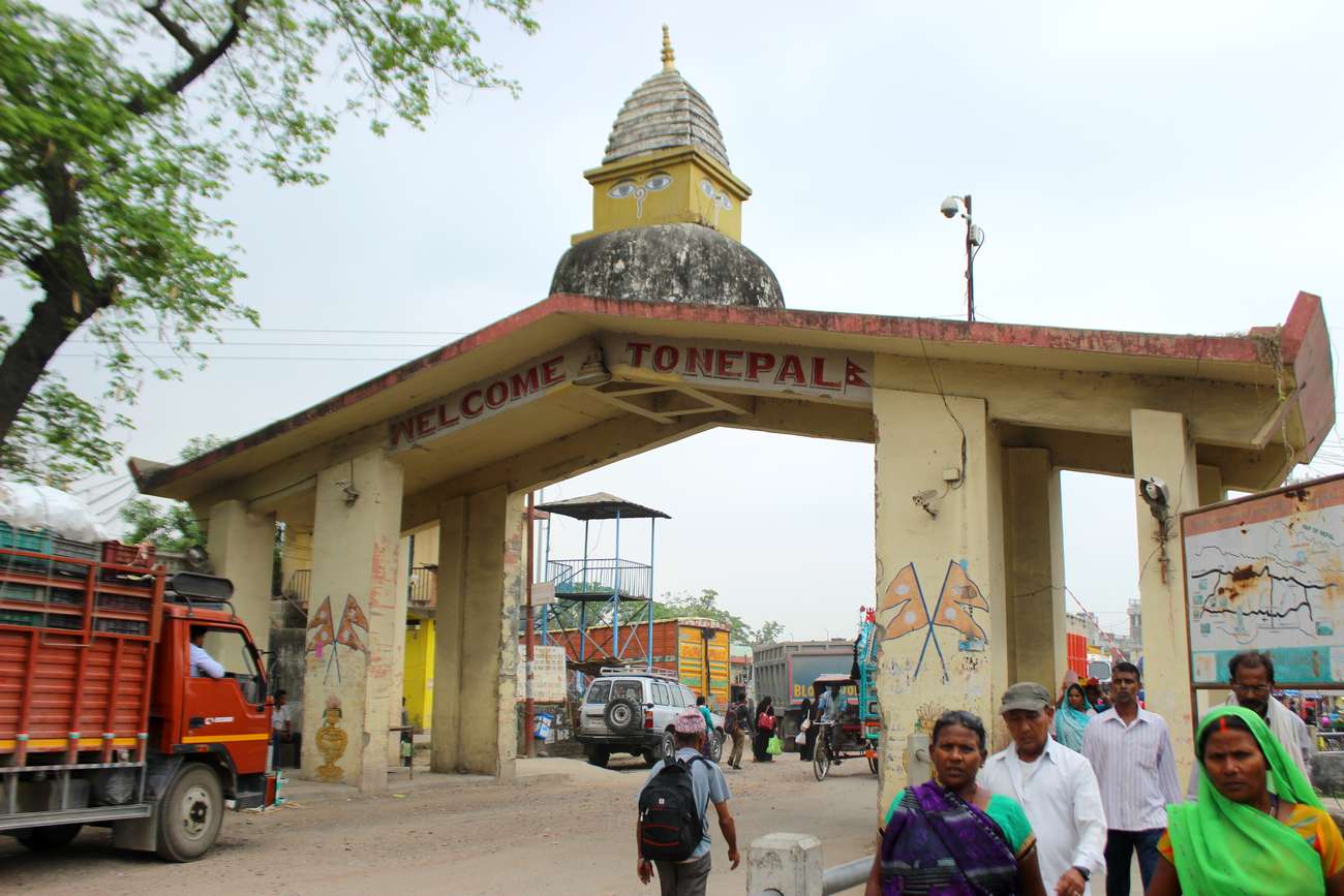 How to cross the India-Nepal border?
